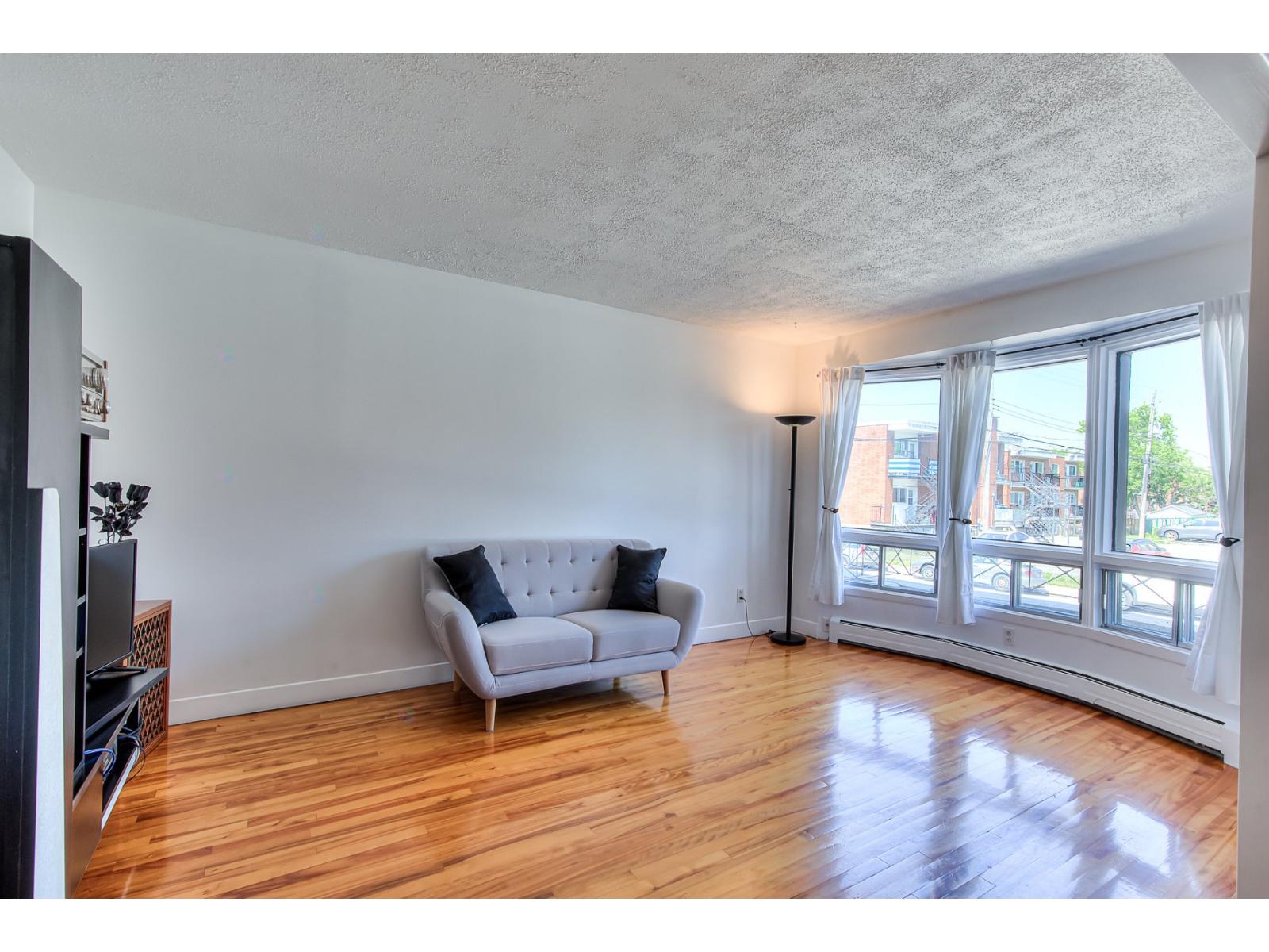 For sale: 475-477 Rue Marconi, Laval (Laval-des-Rapides), Quebec H7N2C2 ...