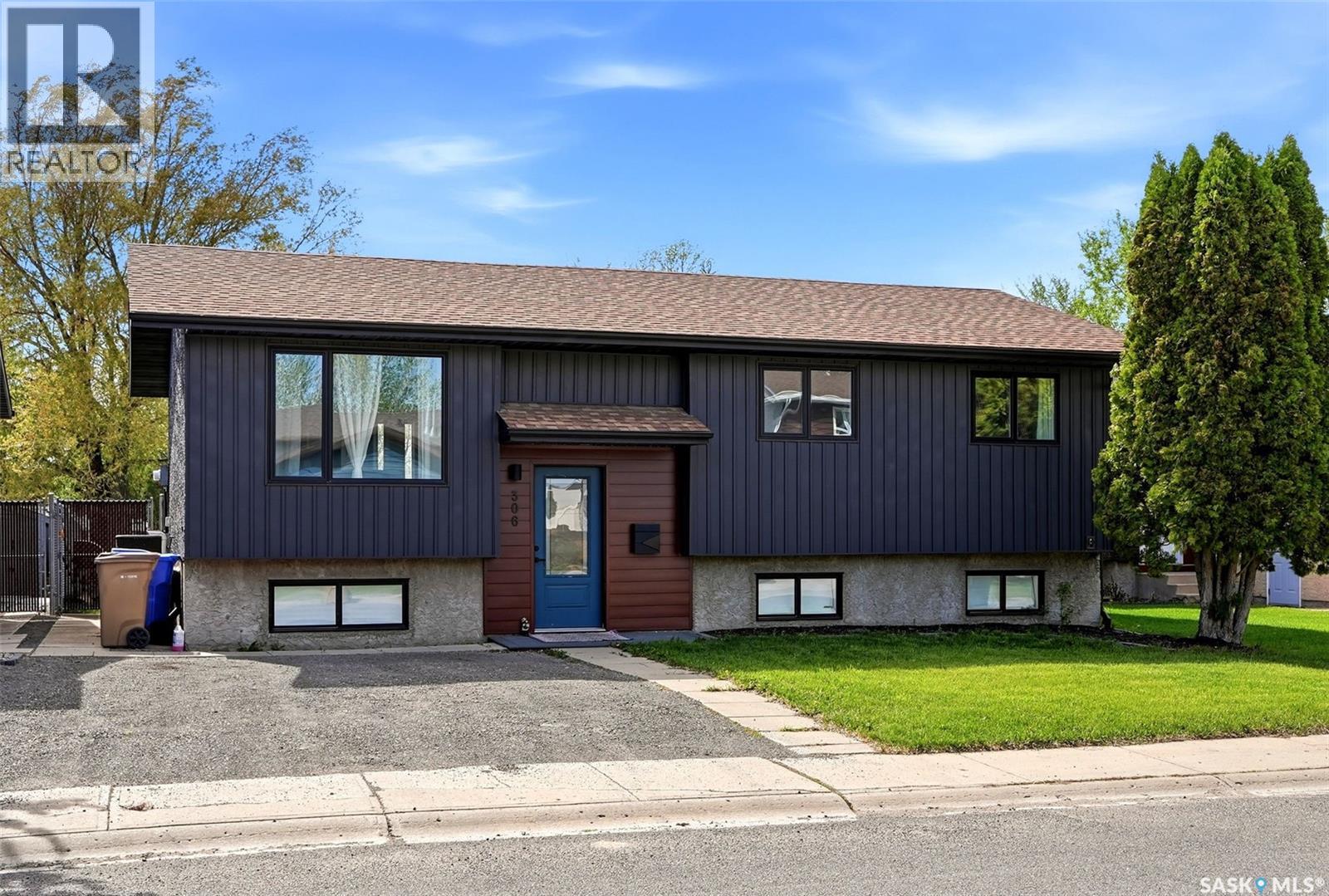 For sale: 306 Howe PLACE, Regina, Saskatchewan S4R8M5 - SK037127 ...