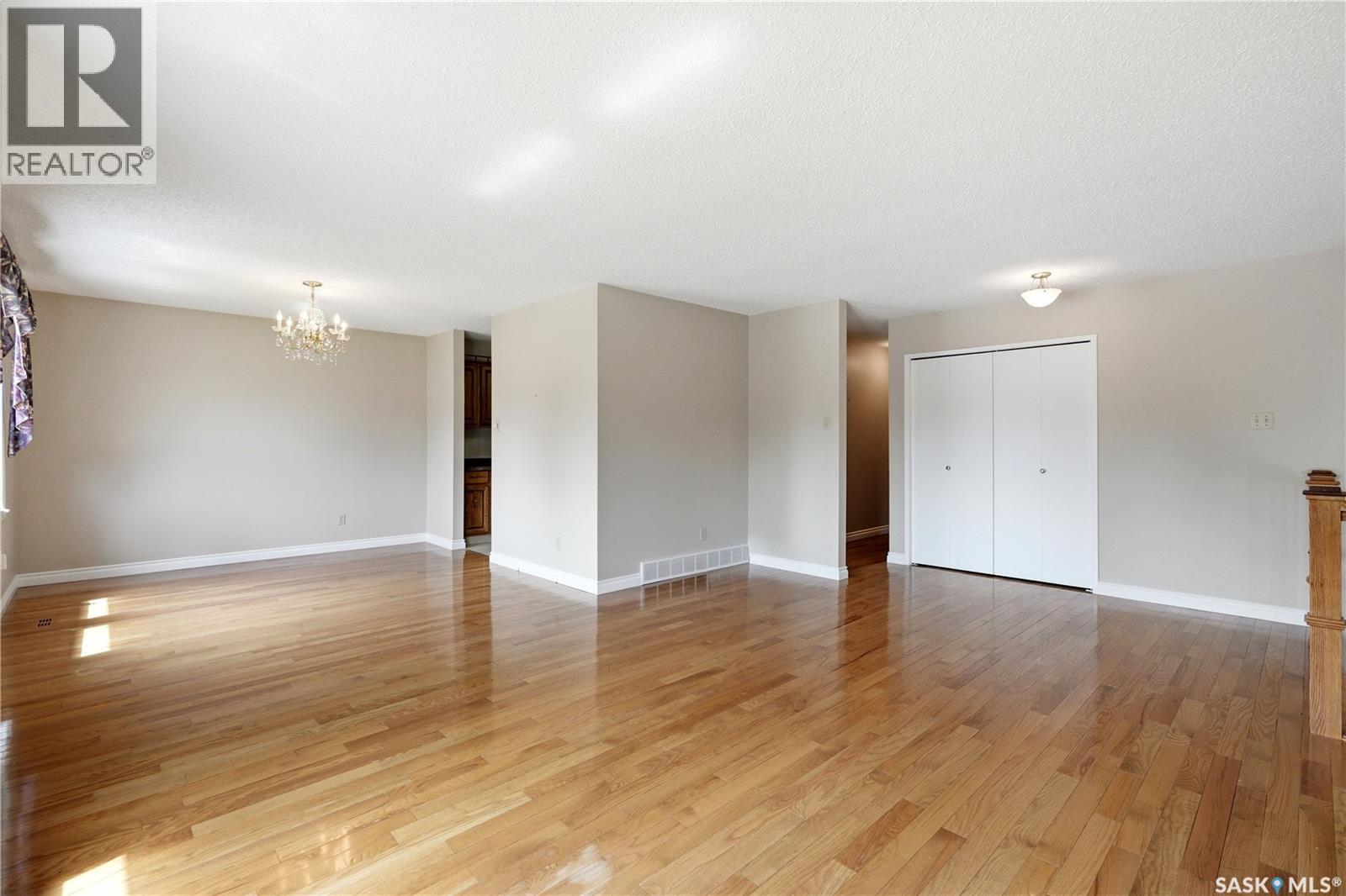 For sale: 579 Tobin CRESCENT, Saskatoon, Saskatchewan S7K4N9 - SK037698 ...