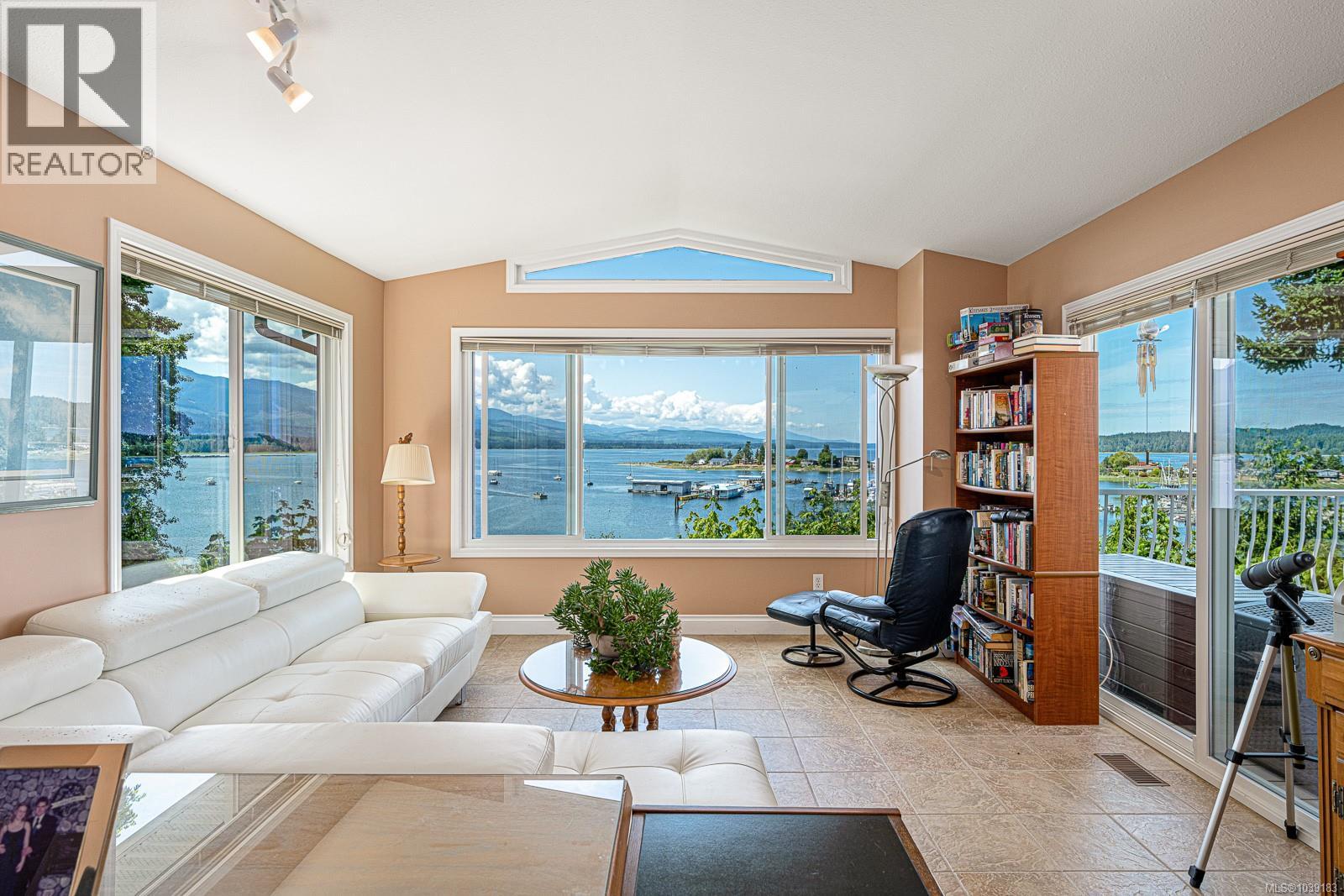 For sale: 200 Crome Point Rd, Bowser, British Columbia V0R1G0 - 1039183 ...