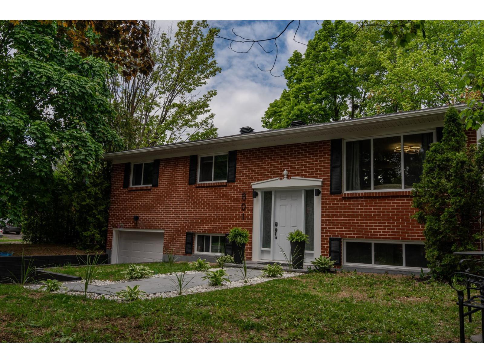 For sale: 801 Rue Comtois, Sainte-Thérèse, Quebec J7E2N6 - 15632789 ...
