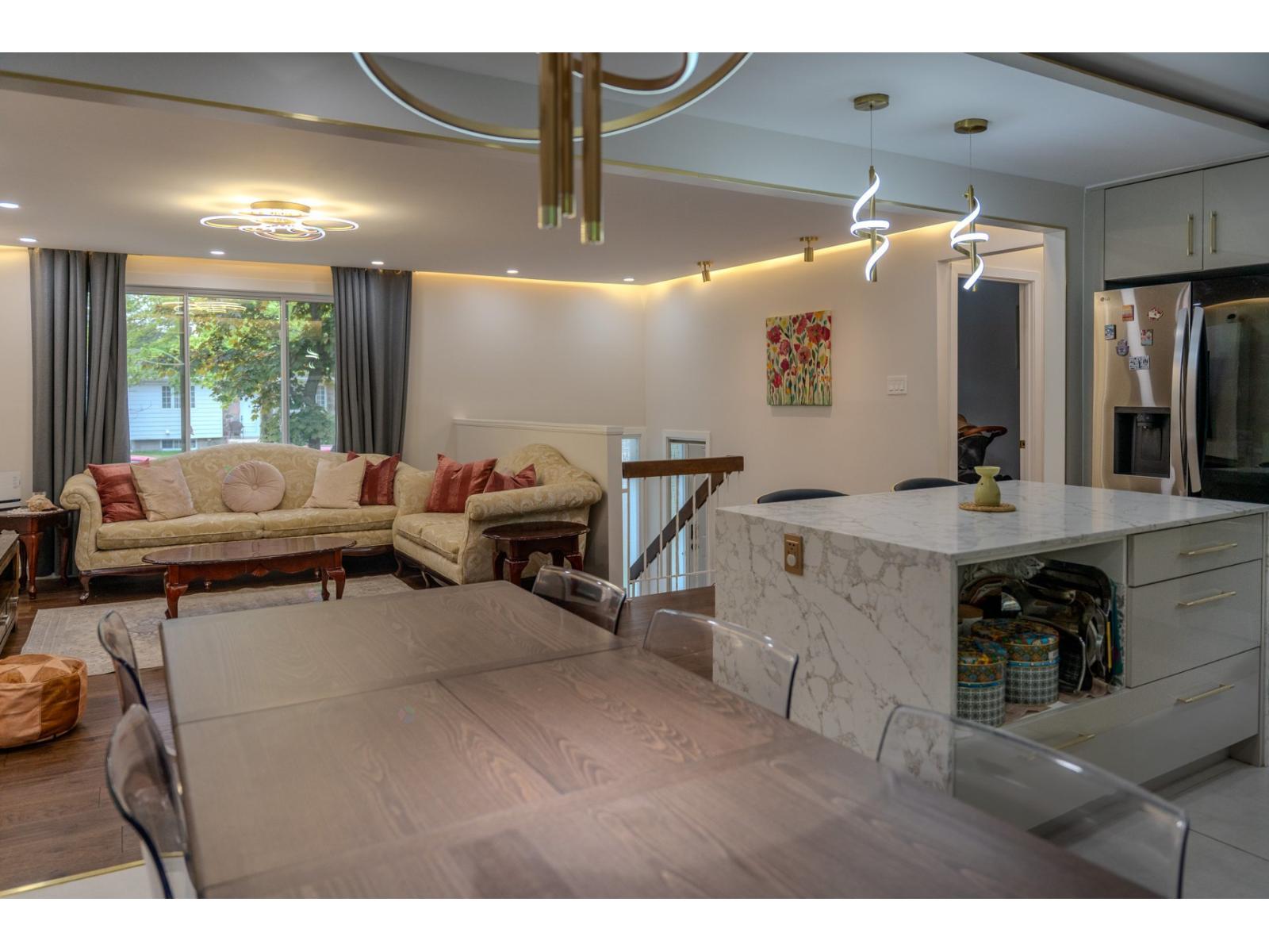 À vendre : 801 Rue Comtois, Sainte-Thérèse, Québec J7E2N6 - 15632789 ...