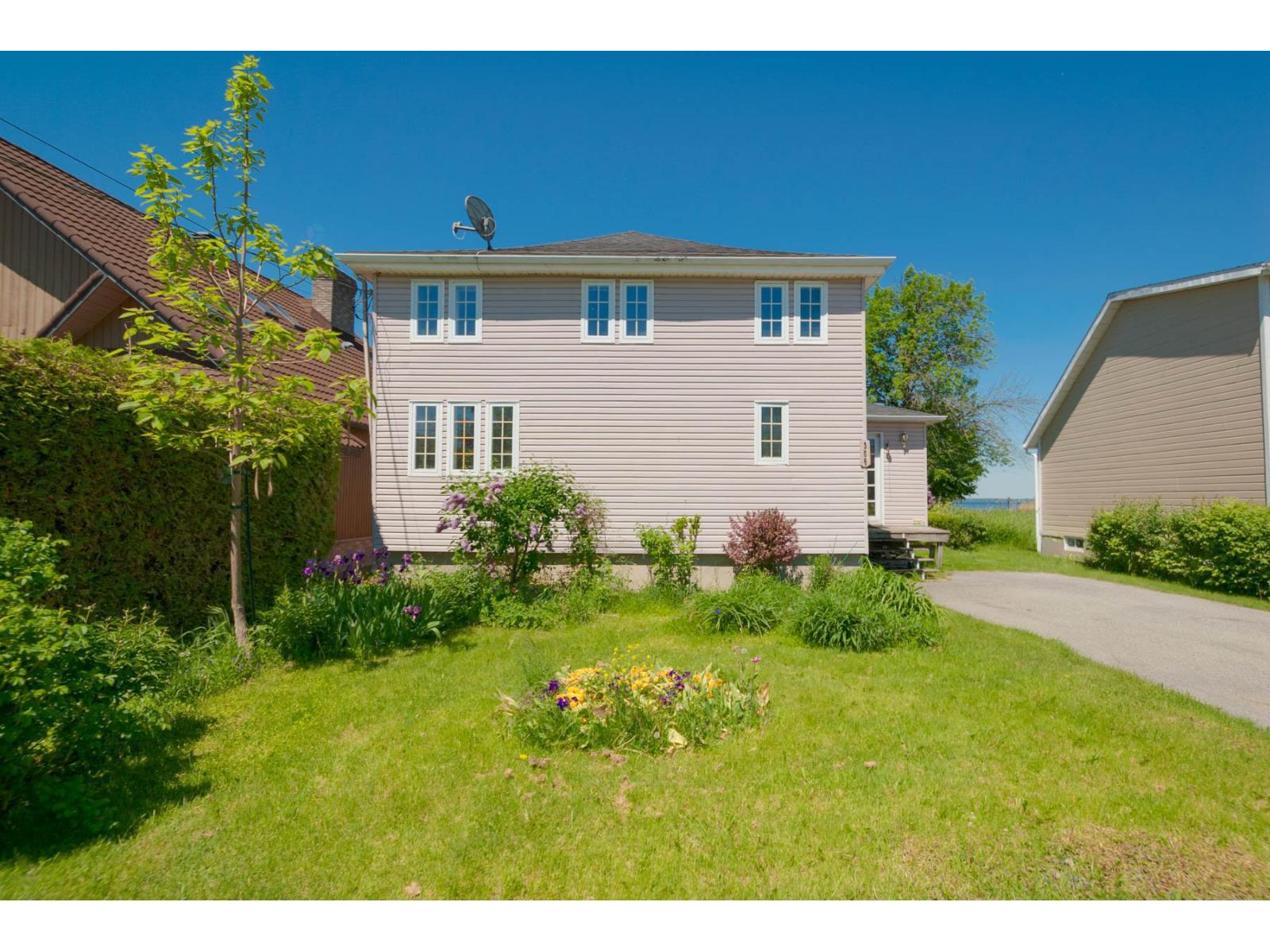 À vendre : 306 Ch. du Canal, Saint-Stanislas-de-Kostka, Québec J0S1W0 ...