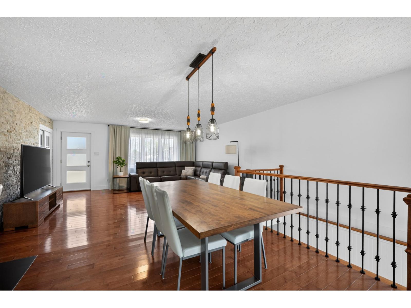À vendre : 415 Place Quatre-Cents, La Sarre, Québec J9Z3L2 - 22642725 ...