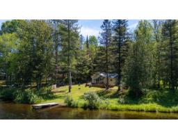 For sale: 155 Ch. des Voyageurs, Chute-Saint-Philippe, Quebec J0W1A0 ...