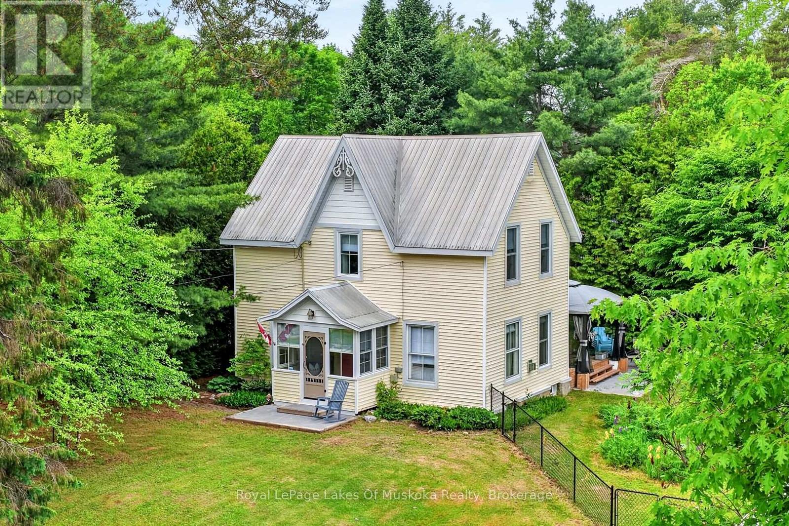 For sale: 4 SPRUCE STREET E, Lake of Bays (Mclean), Ontario P0B1A0 ...