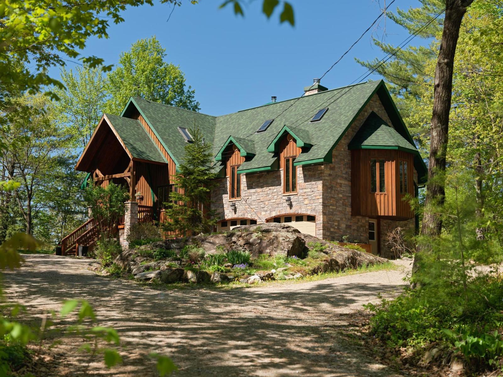 For sale: 4 Ch. des Cascades, Chelsea, Quebec J9B2L7 - 11619145 ...