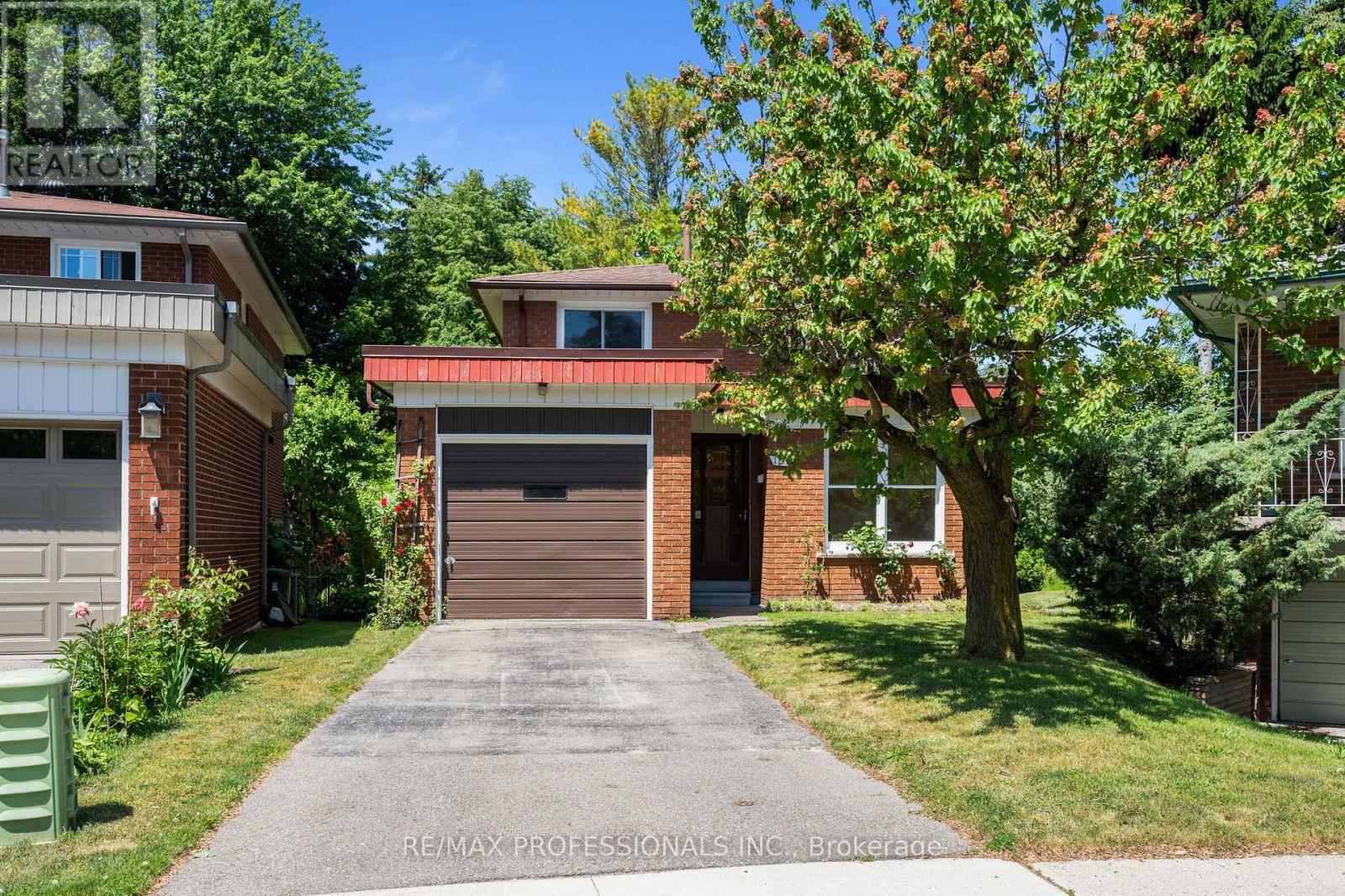 For sale: 12 ORMSKIRK COURT, Toronto (High Park-Swansea), Ontario ...