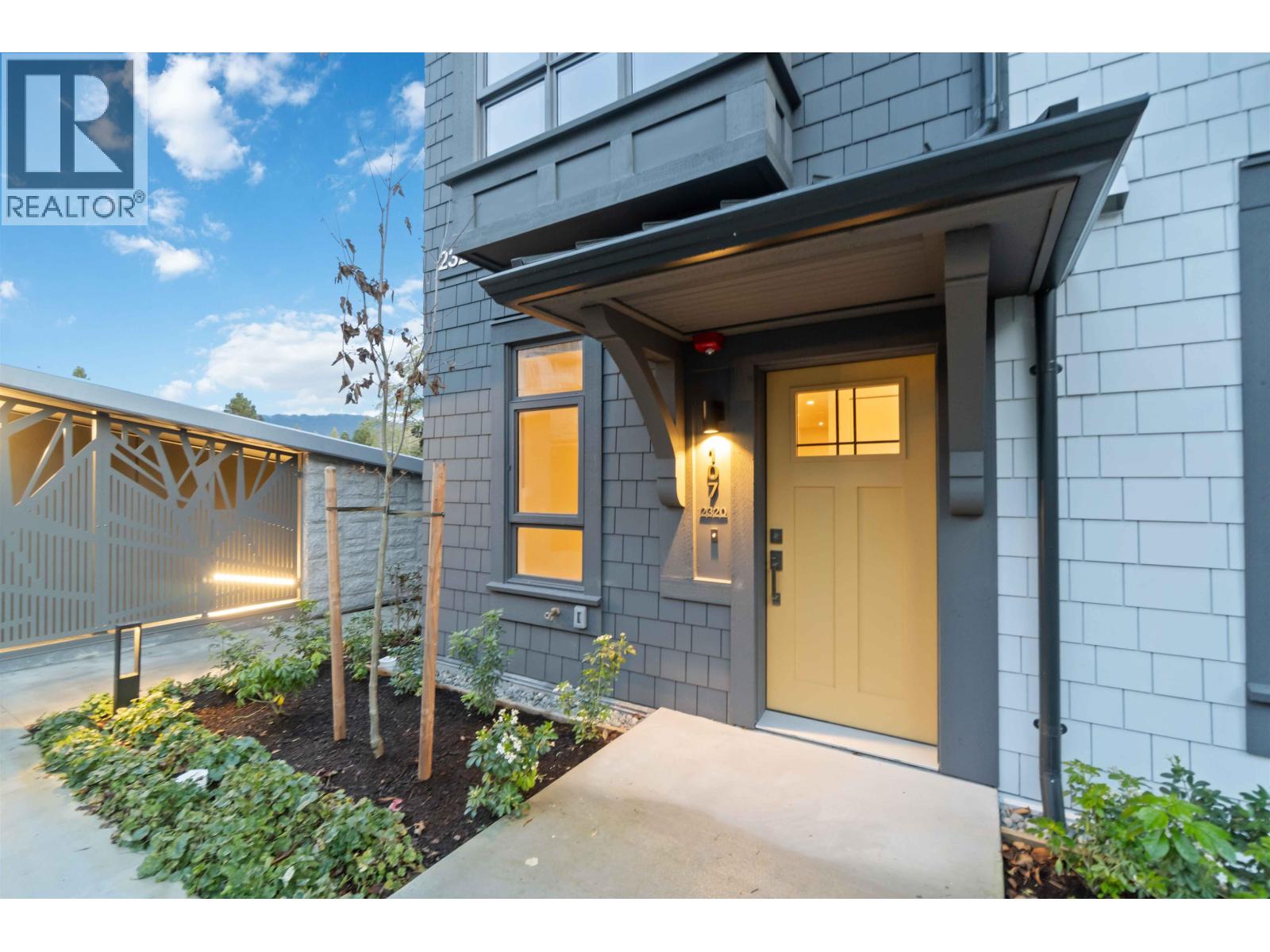 For sale: 107 2320 EMERY COURT, North Vancouver, British Columbia ...