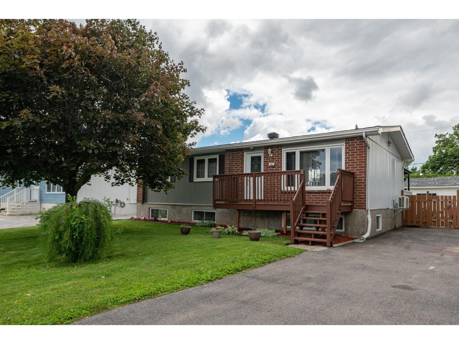 For sale: 82 Rue Prince, Saint-Constant, Quebec J5A1H5 - 10786875 ...
