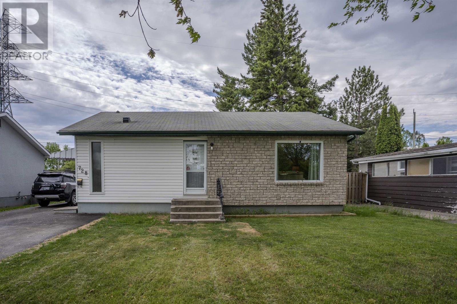 For sale: 728 Linwood CRES, Thunder Bay, Ontario P7E2S1 - TB2601557 ...