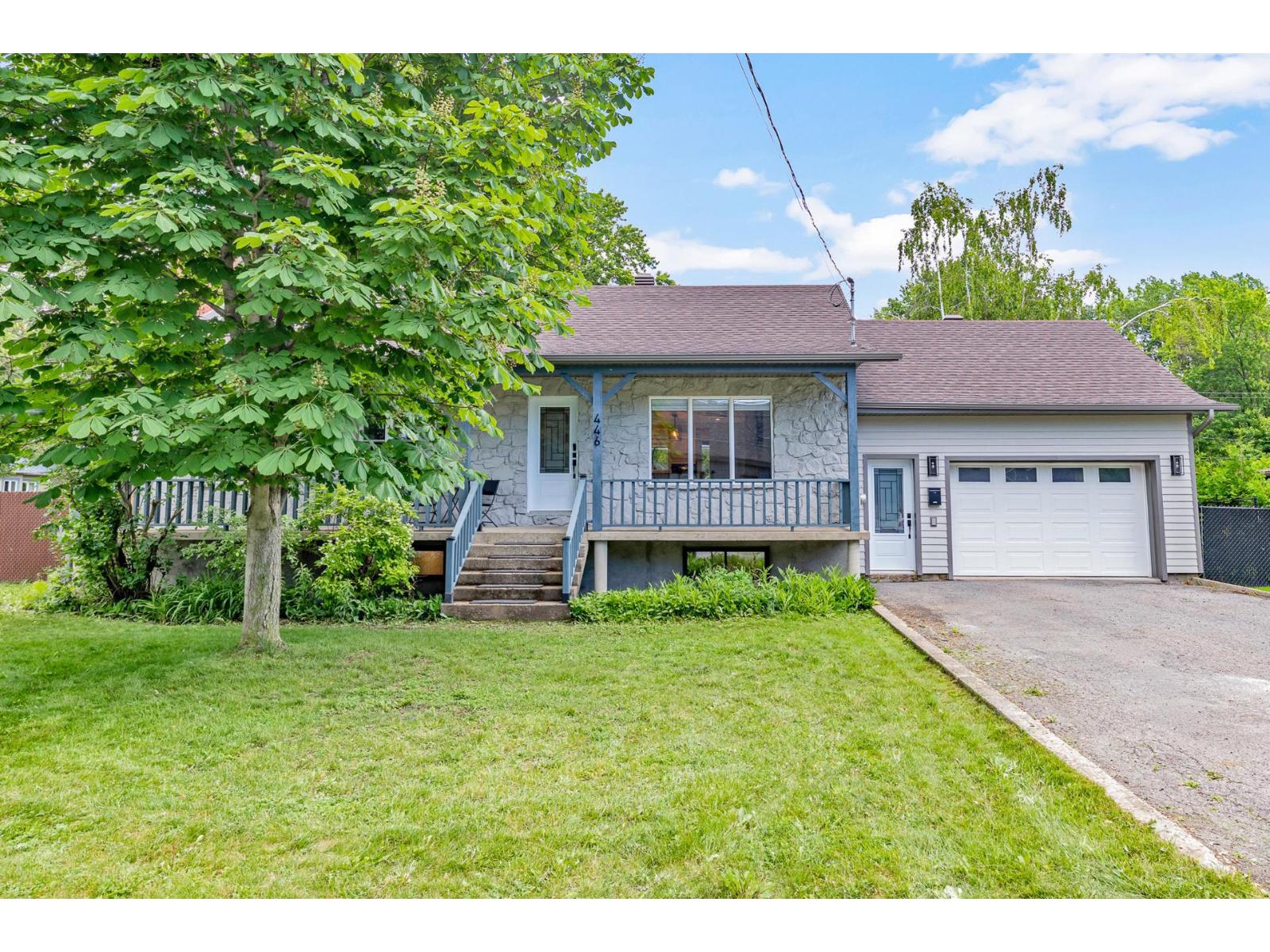 À vendre : 446 Boul. Salaberry N., Châteauguay, Québec J6J4M1 ...