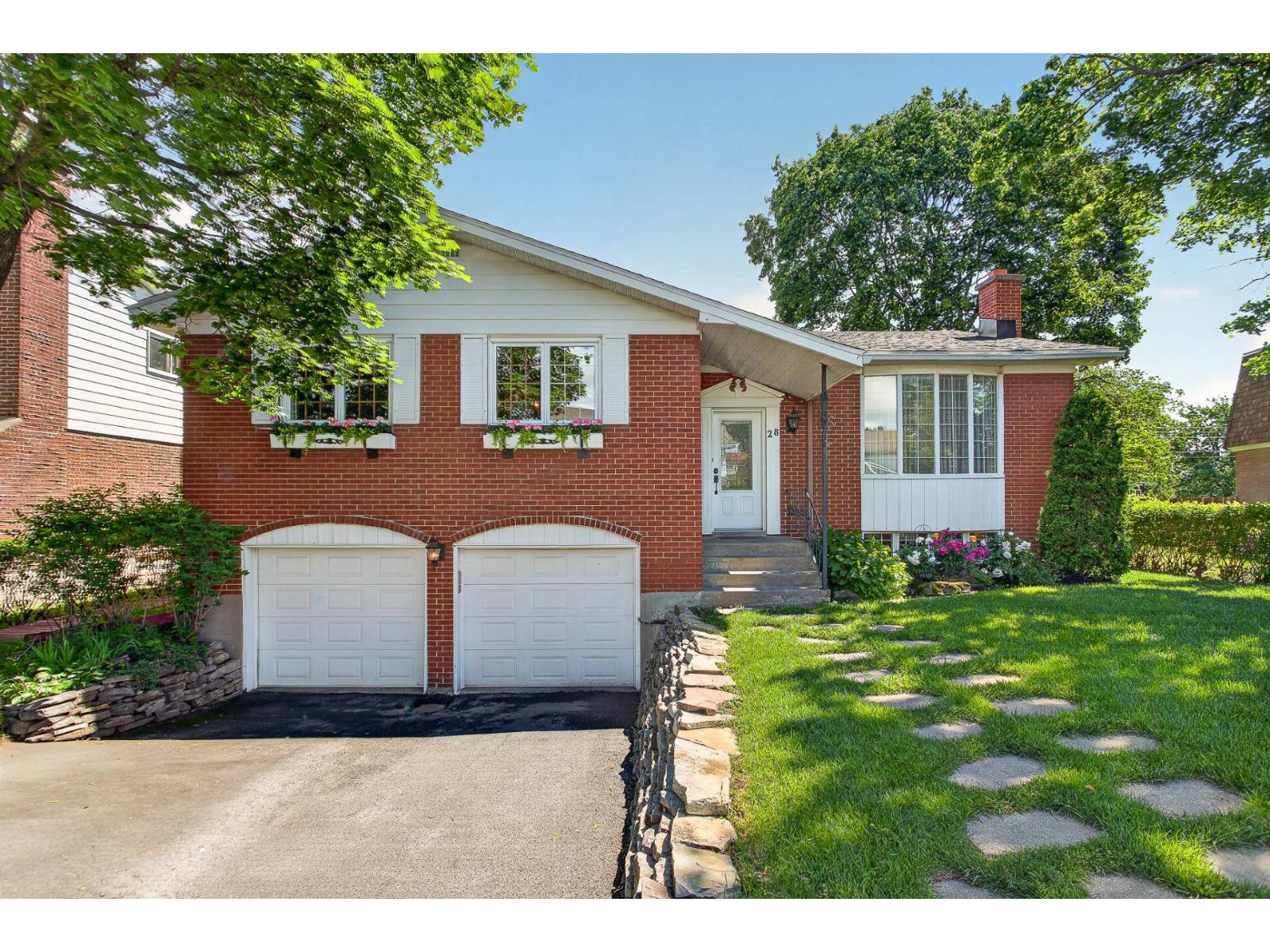 À vendre : 28 Rue Everett, Dollard-des-Ormeaux, Québec H9B1X2 ...