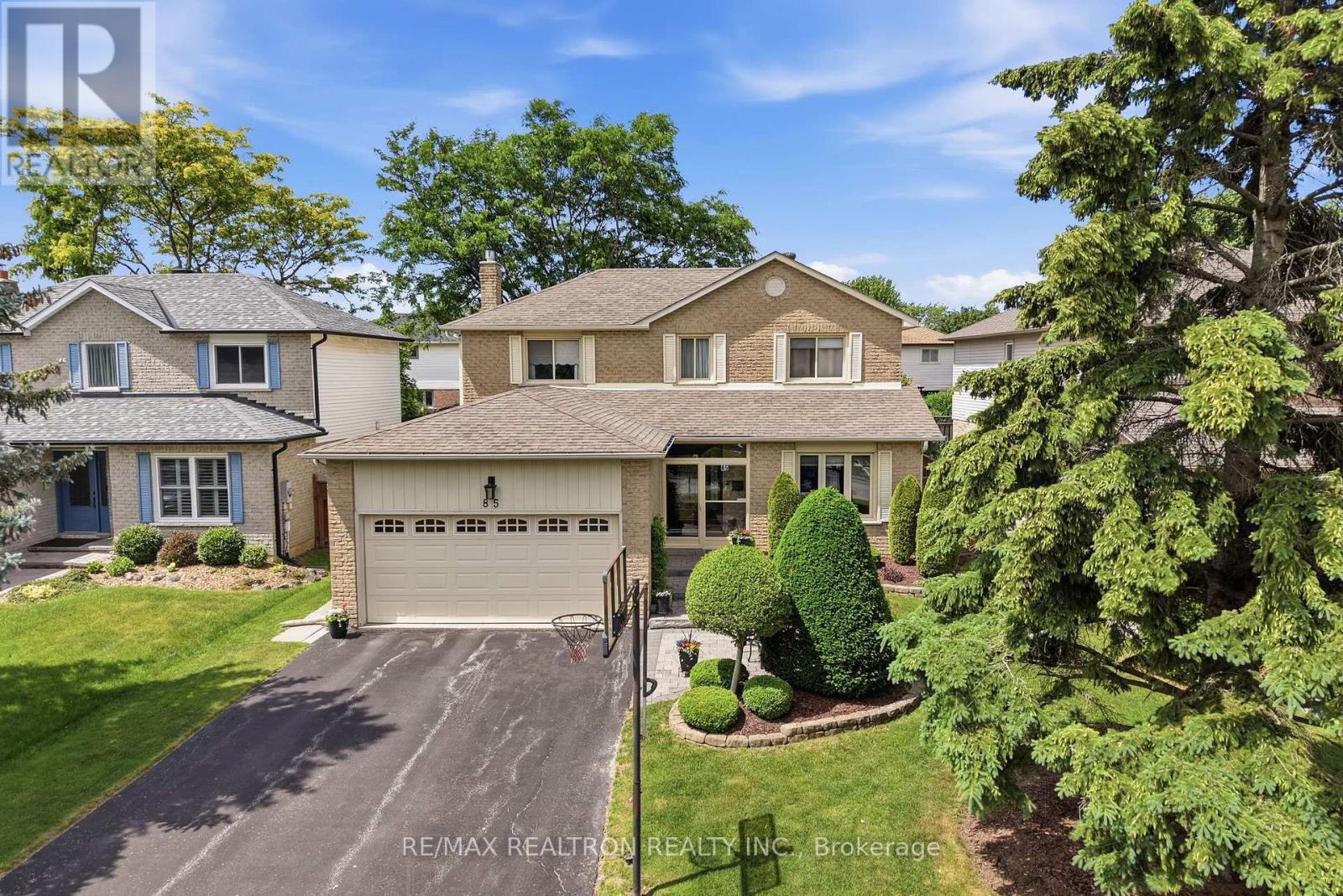 For sale: 85 STIVER DRIVE, Newmarket (Bristol-London), Ontario L3Y7W2 ...