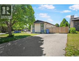For sale: 3331 Parkland DRIVE E, Regina, Saskatchewan S4V1V7 - SK039833 ...