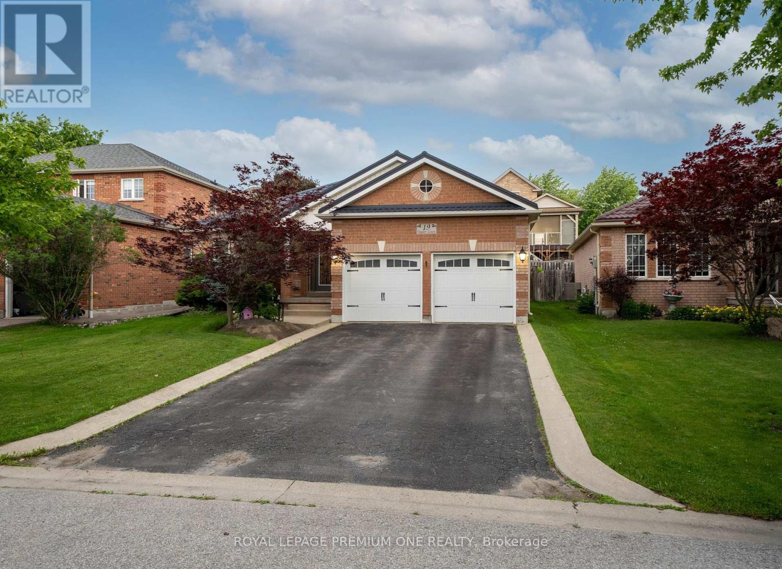 For sale: 19 TAYLOR COURT, Bradford West Gwillimbury (Bradford ...