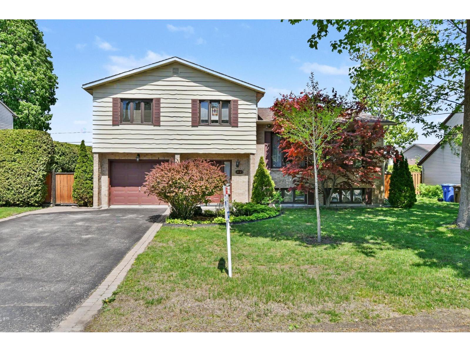 For sale: 912 Rue Louis-Maron, Sainte-Thérèse, Quebec J7E4Z7 - 11097983 ...