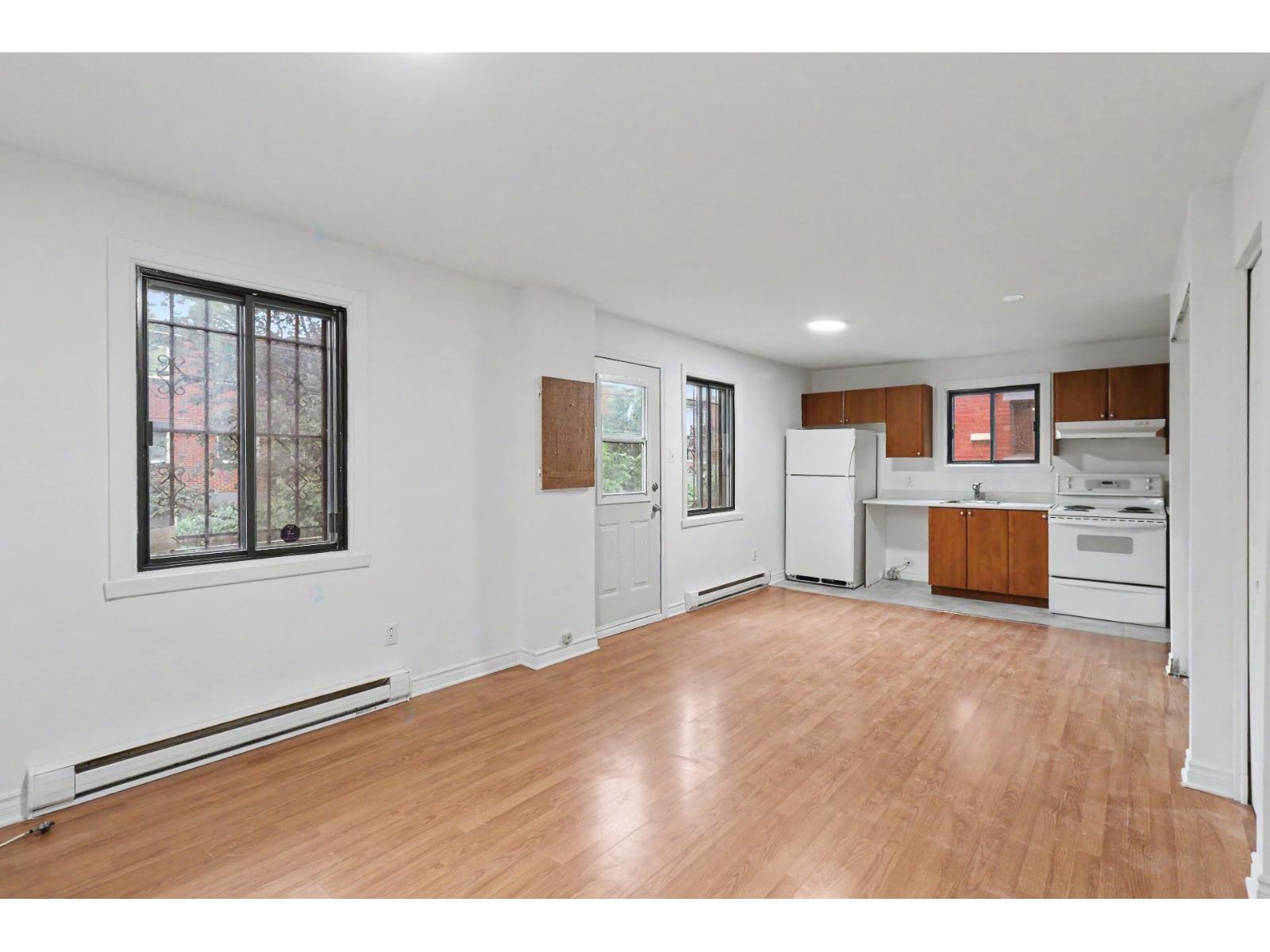 For rent: 192 Boul. Cartier O., #3, Laval (Laval-des-Rapides), Quebec ...