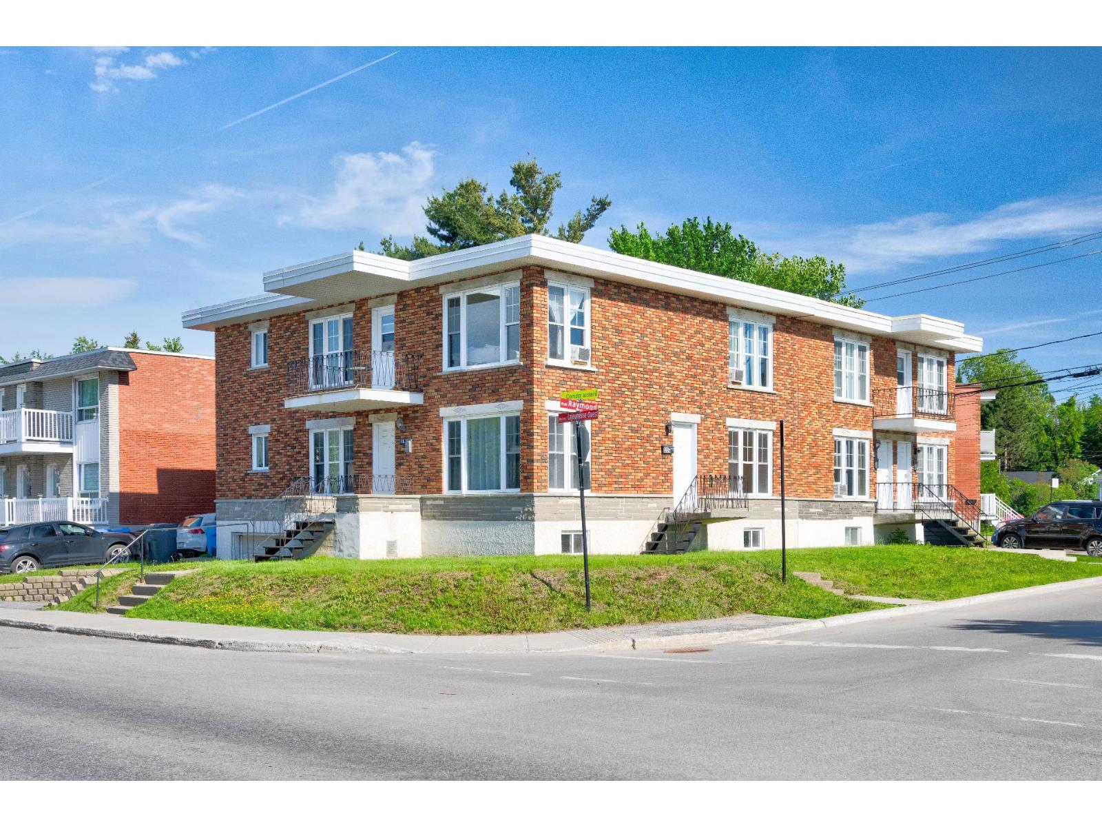 For sale: 115-117 Boul. Lajeunesse O., Saint-Jérôme, Quebec J7Y1W4 ...