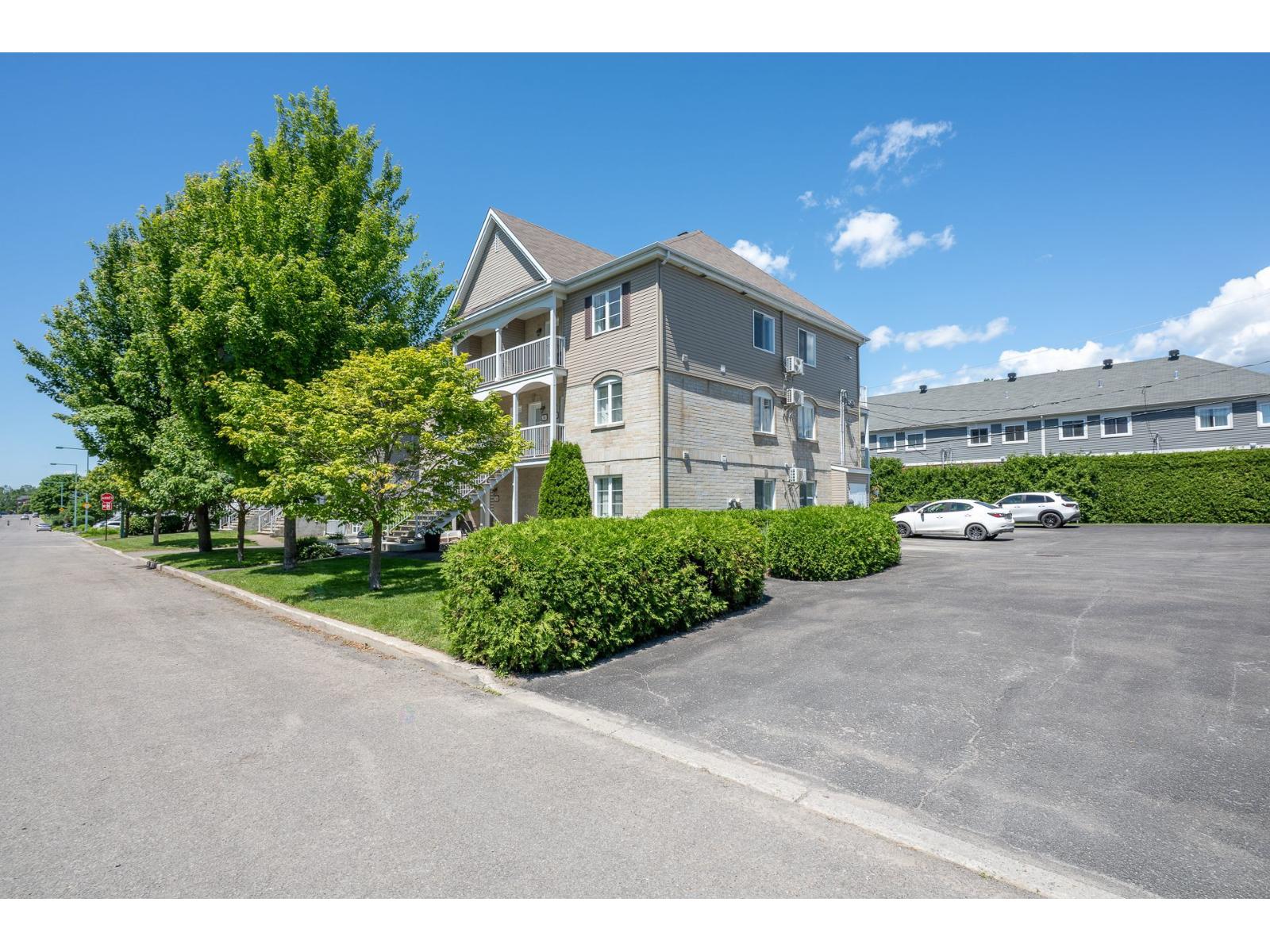 À vendre : 751 Boul. des Seigneurs-Dumont, Saint-Jérôme, Québec J7Z7E3 ...