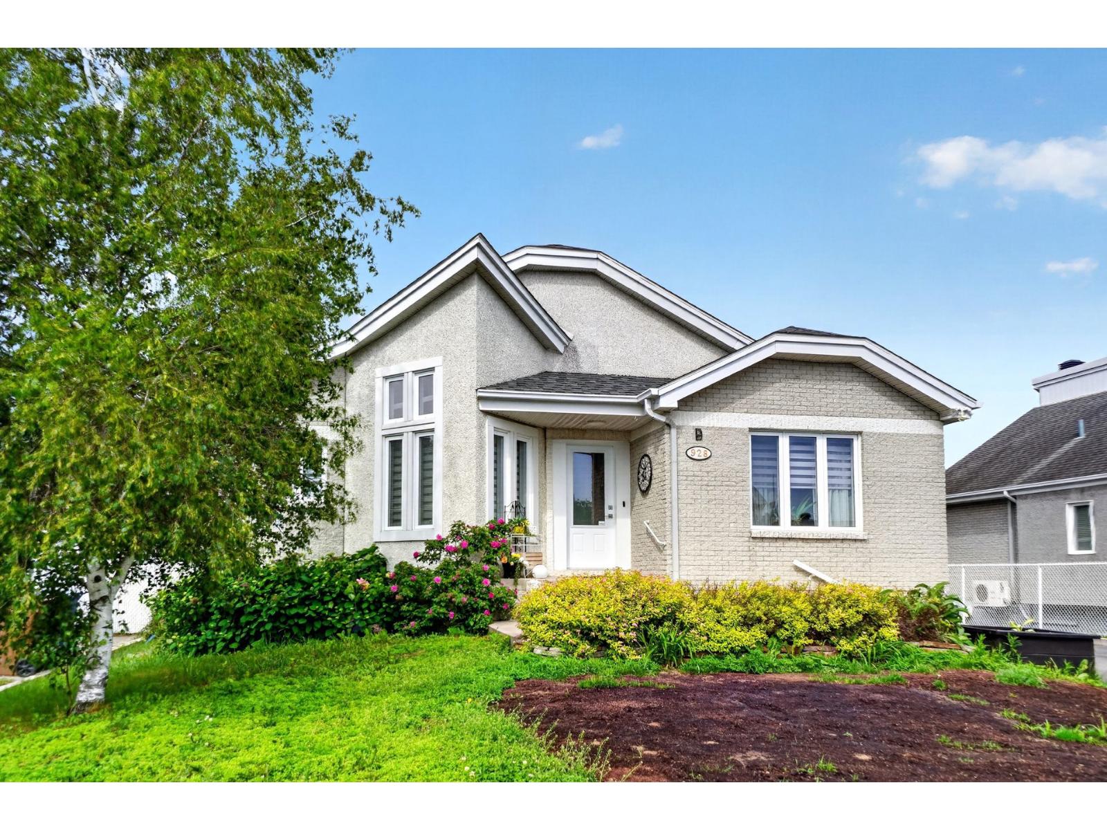 For sale: 928-928A Rue Panneton, L'Assomption, Quebec J5W2N2 - 28752697 ...