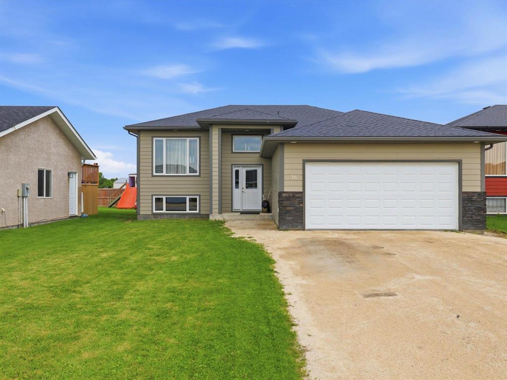For sale: 35 ROCKRIDGE Crescent, Blumenort, Manitoba R0A0C1 - 202612790 ...