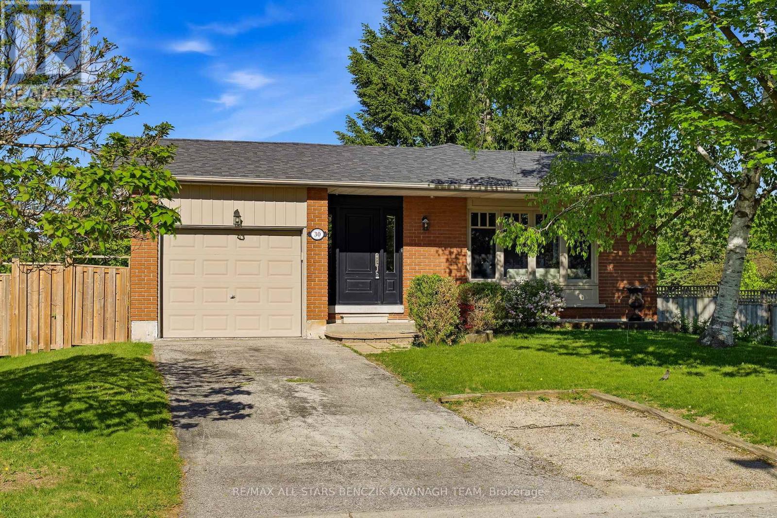 For sale: 30 SIR CARADOC PLACE, Markham (Markham Village), Ontario ...