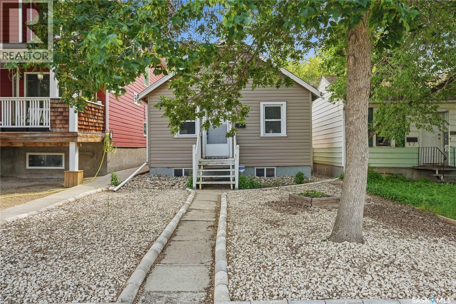 For sale: 2509 McDonald STREET, Regina, Saskatchewan S4N2Z6 - SK040085 ...