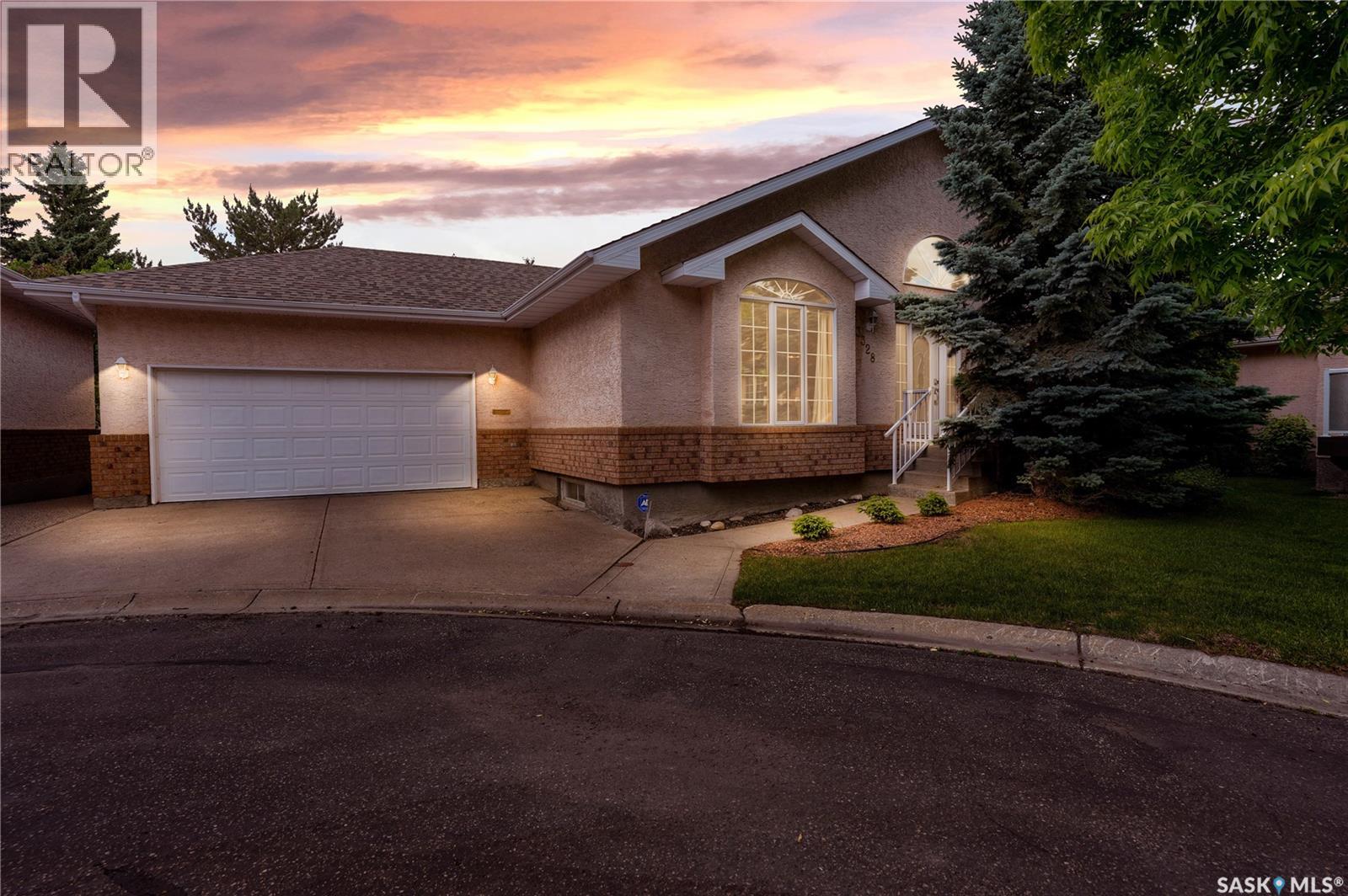 For sale: 3328 Lakeshore COURT, Regina, Saskatchewan S4S7H8 - SK040086 ...