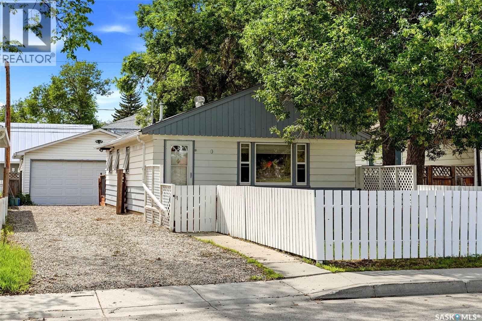 For sale: 1860 Alexandra STREET, Regina, Saskatchewan S4T4P3 - SK040132 ...