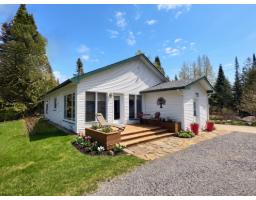 À vendre : 2320 Ch. Sicard, Sainte-Lucie-des-Laurentides, Québec J0T2J0 ...