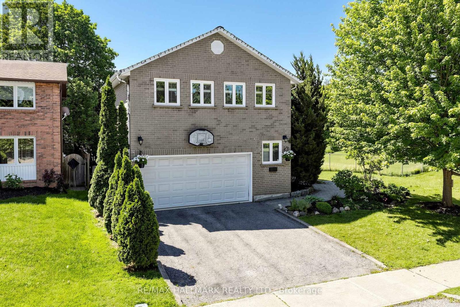 À vendre : 145 OLD SURREY LANE, Richmond Hill (South Richvale), Ontario ...