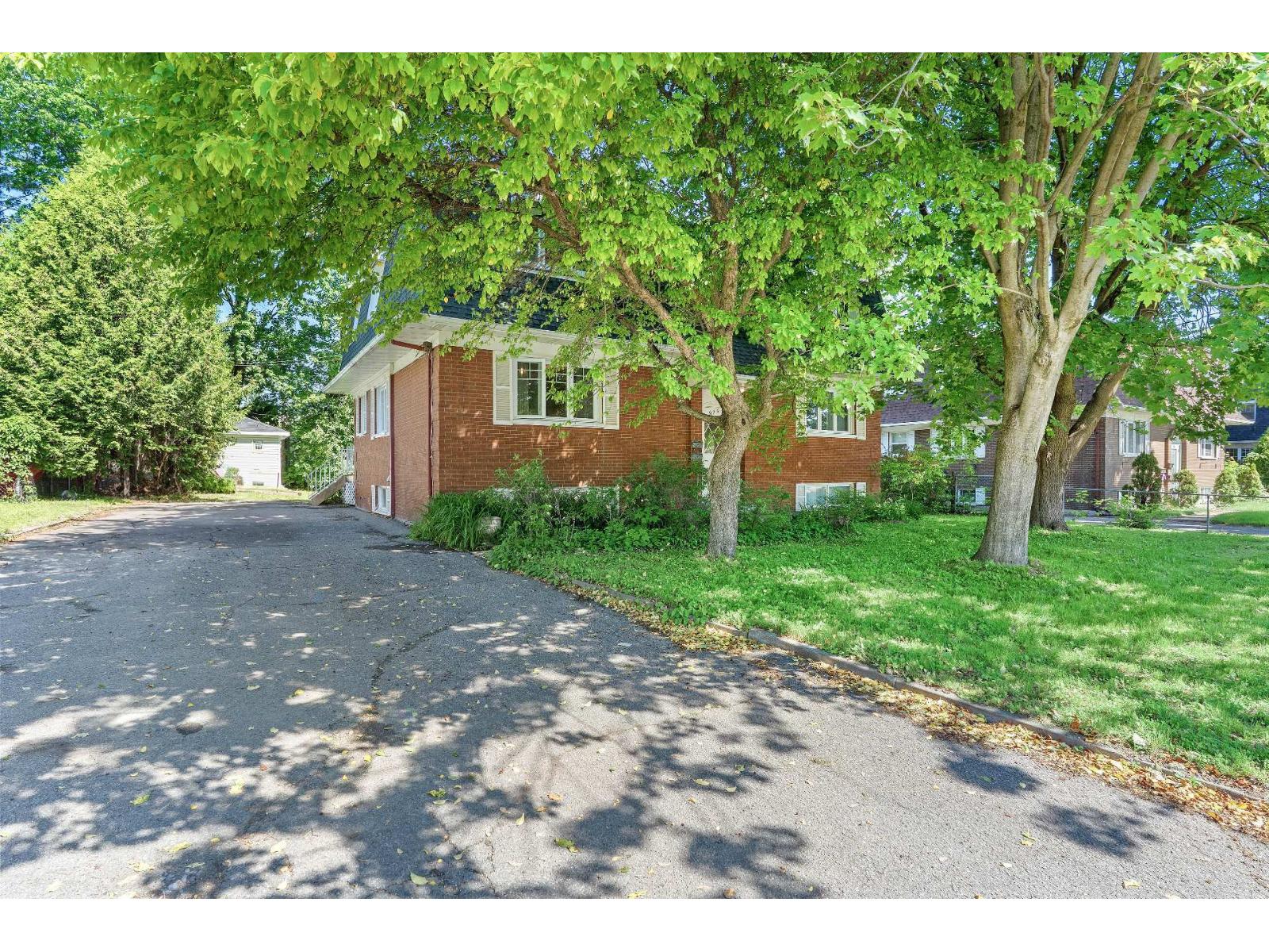 À vendre : 975 Boul. Louis-XIV, Québec (Charlesbourg), Québec G1H1A6 ...