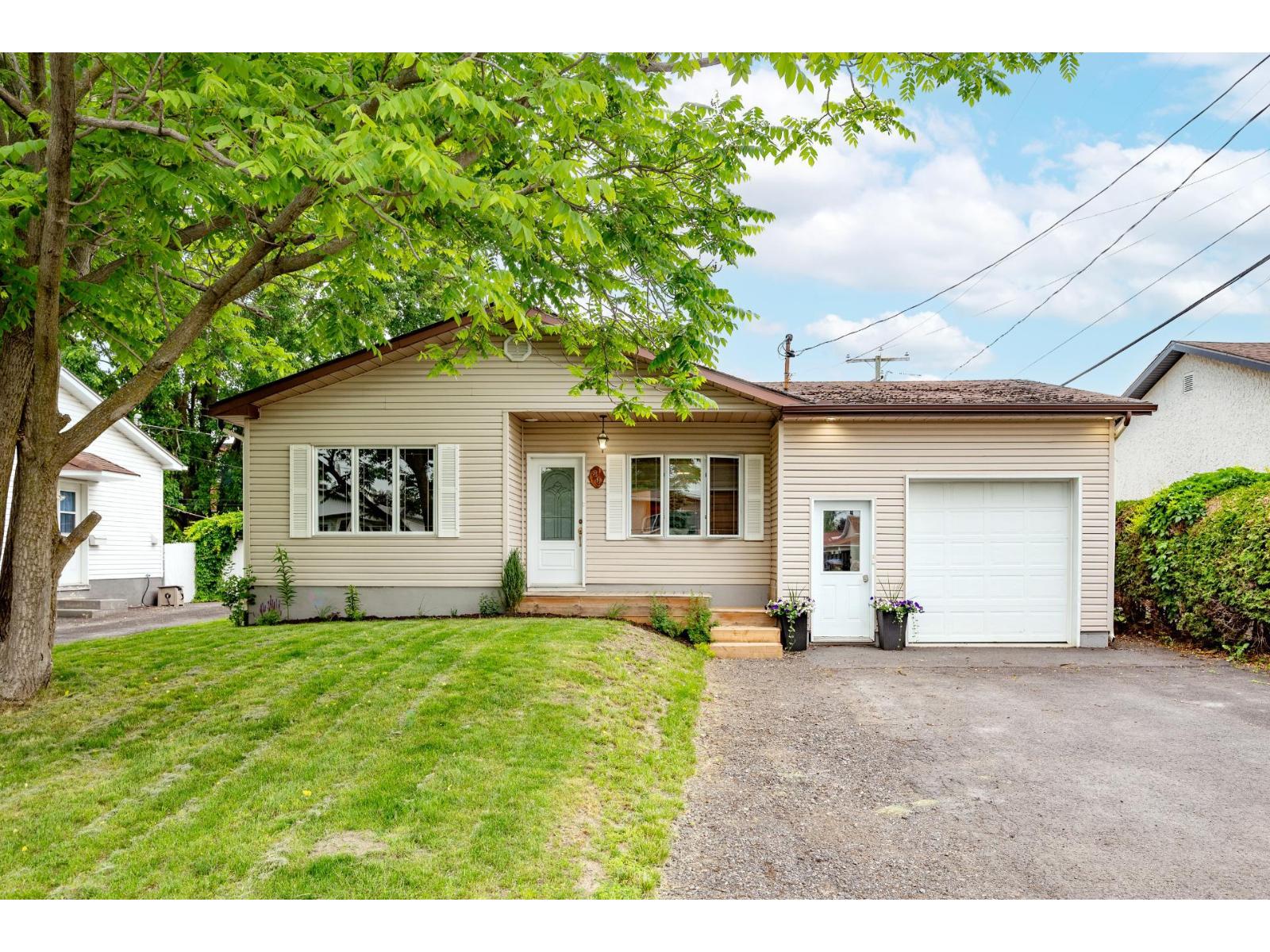 For sale: 39 Rue Boyer, Saint-Constant, Quebec J5A2G7 - 28818801 ...