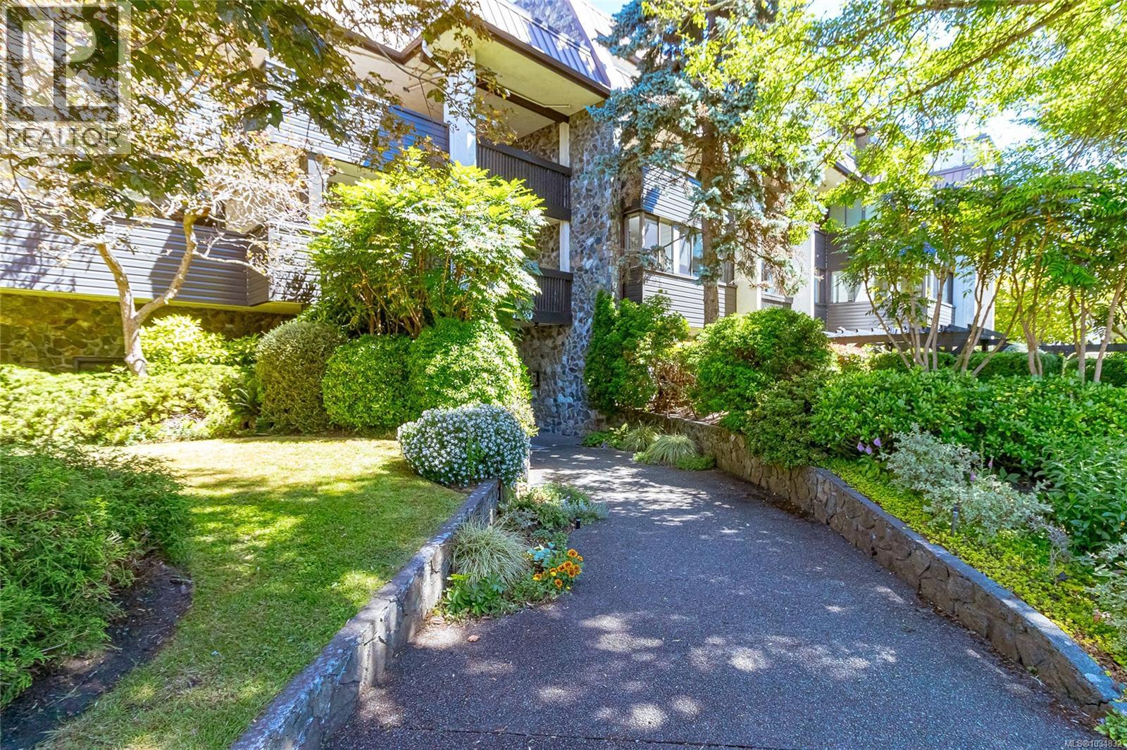 À vendre : 306 1120 Fairfield Rd, Victoria, Colombie-Britannique V8V3A7 ...