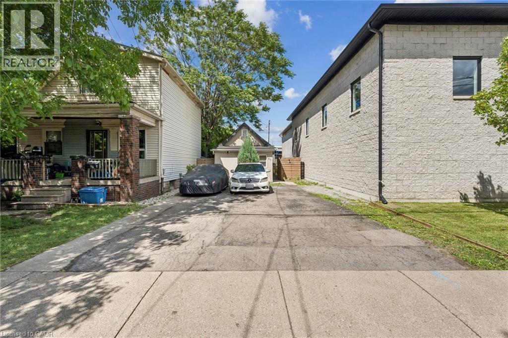 For sale: 43 WHITFIELD Avenue, Hamilton, Ontario L8L4B5 - 40841723 ...