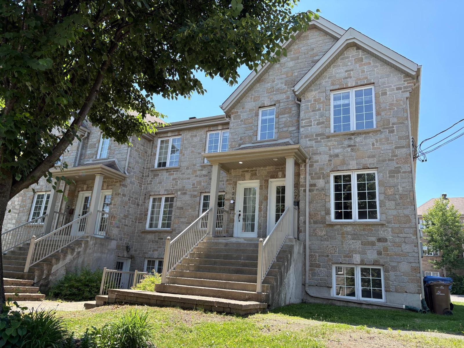 À vendre : 125 Rue Deschambault, Saint-Jérôme, Québec J7Y0B2 - 13505870 ...