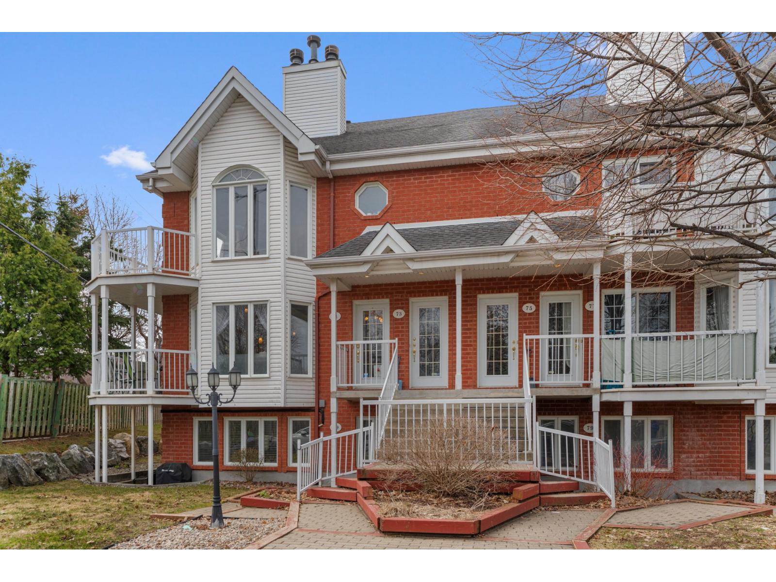 For sale: 71 Rue Joseph-Véronneau, Sainte-Julie, Quebec J3E3H5 ...
