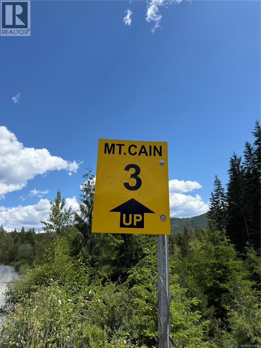 For sale: 3 Mt. Cain Rd, Port McNeill, British Columbia V0N2R0 ...