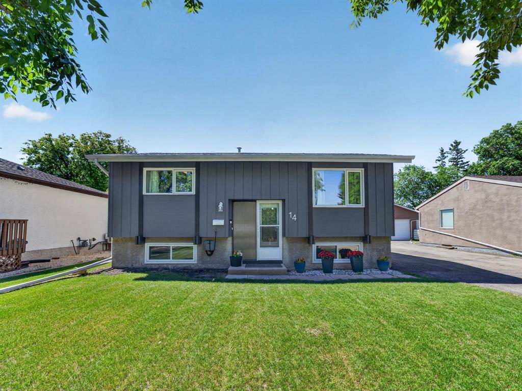 For sale: 14 MACKIE Bay, Winnipeg, Manitoba R2Y1V7 - 202613973 | REALTOR.ca