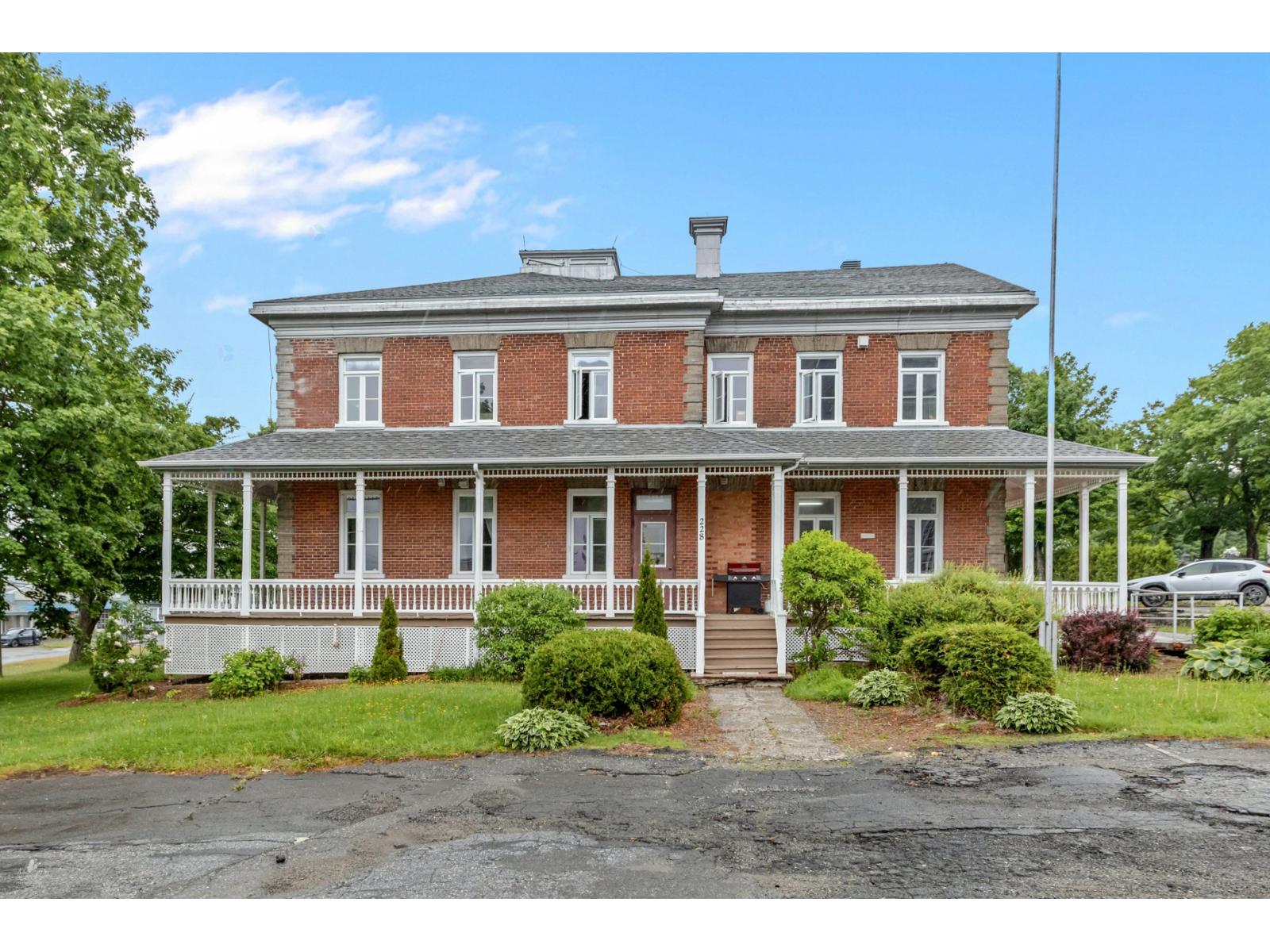 For sale: 228 Rue Principale, East Broughton, Quebec G0N1G0 - 16381258 ...