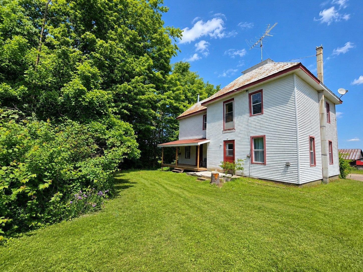 For sale: 12 Ch. Letts, L'Île-du-Grand-Calumet, Quebec J0X1J0 - 9881478 ...