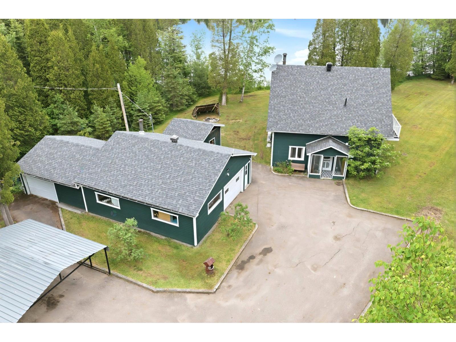 À vendre : 1606 Route de Tadoussac, Saint-Fulgence, Québec G0V1S0 ...