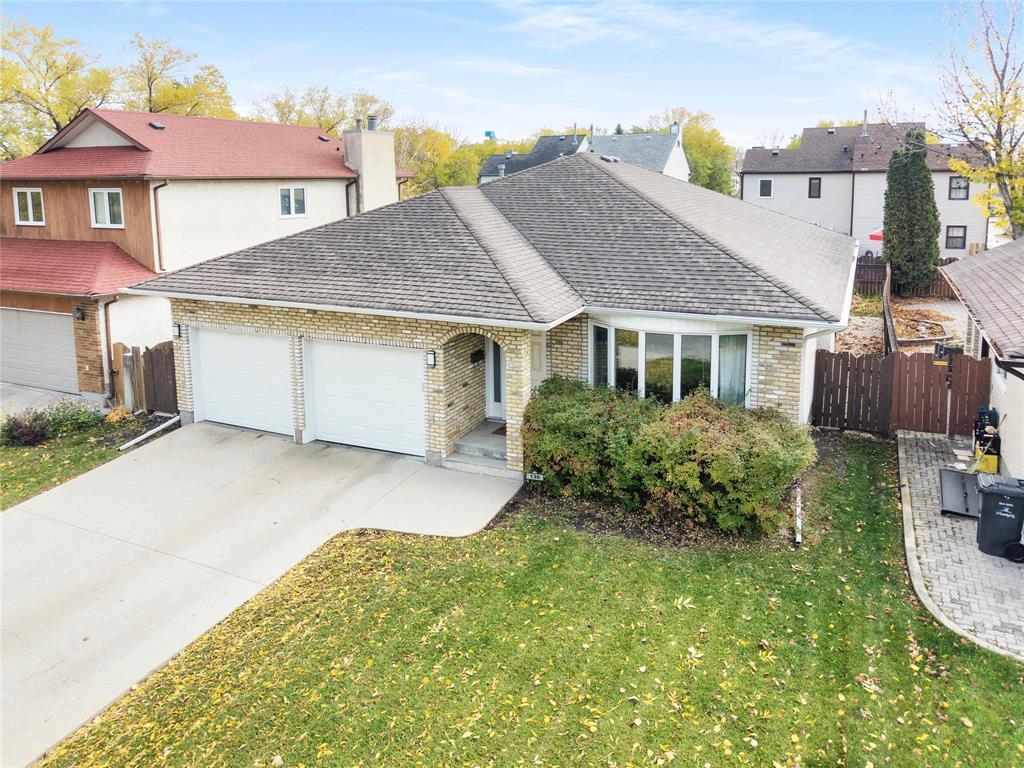 For sale: 130 Birchbark Bay, Winnipeg, Manitoba R2V4P3 - 202625965 ...